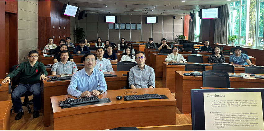 香港城市大学CHEN YANGYANG教授来我院做学术报告 - 四川大学商学院